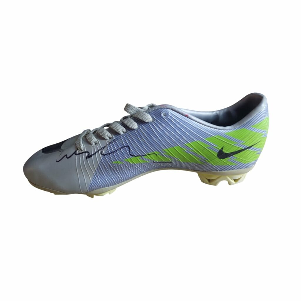 WAYNE ROONEY SIGNED MANCHESTER UNITED FOOTBALL BOOT - Grandstand ...