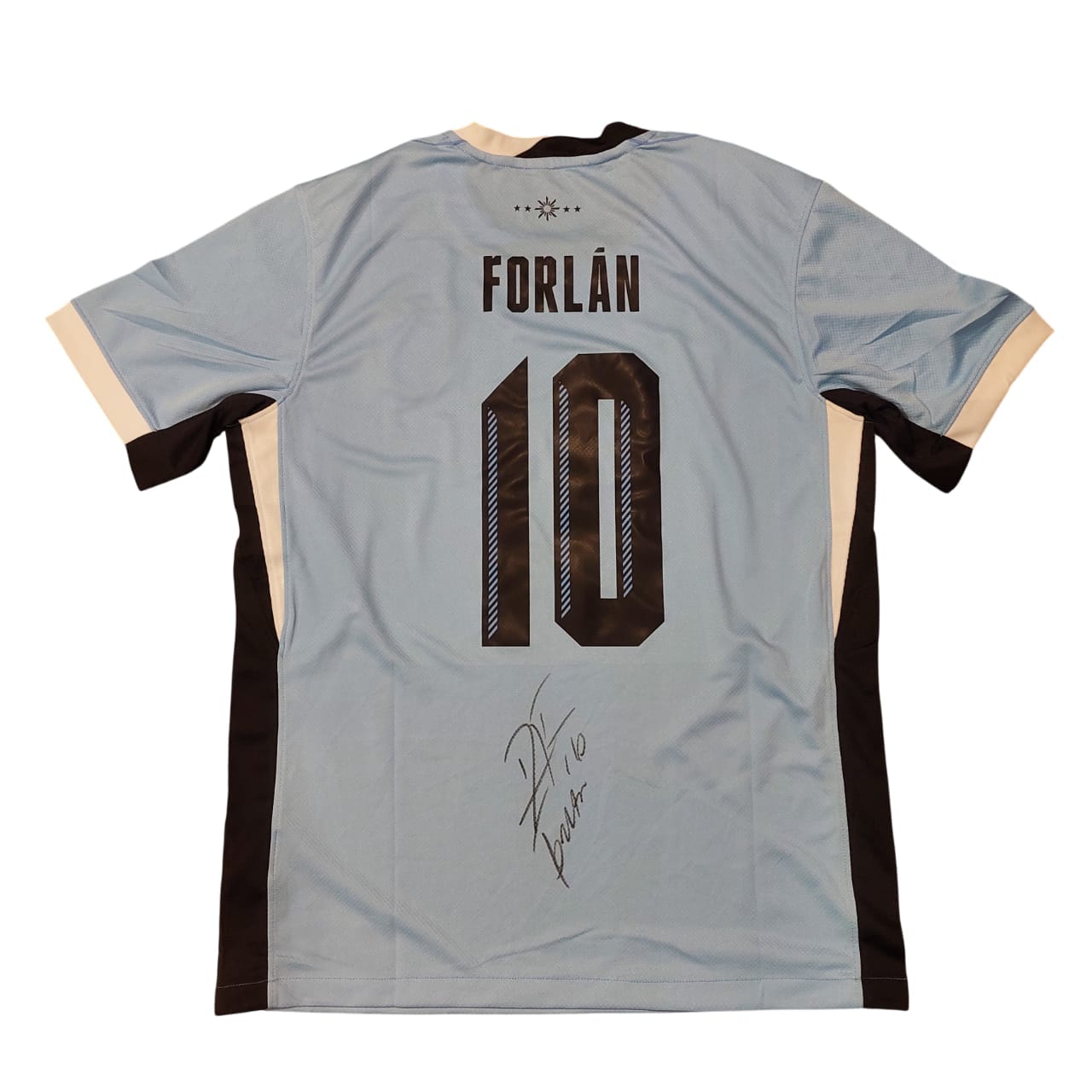 DIEGO FORLAN SIGNED URUGUAY FOOTBALL SHIRT - Grandstand Memorabilia